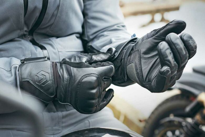 Reax Riding Gloves: The Ultimate Protection | MotorbikeGears